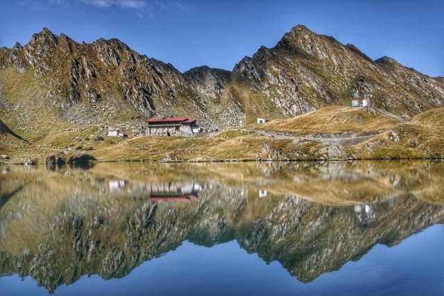 Why I love to travel: 30+ powerful reasons to travel now