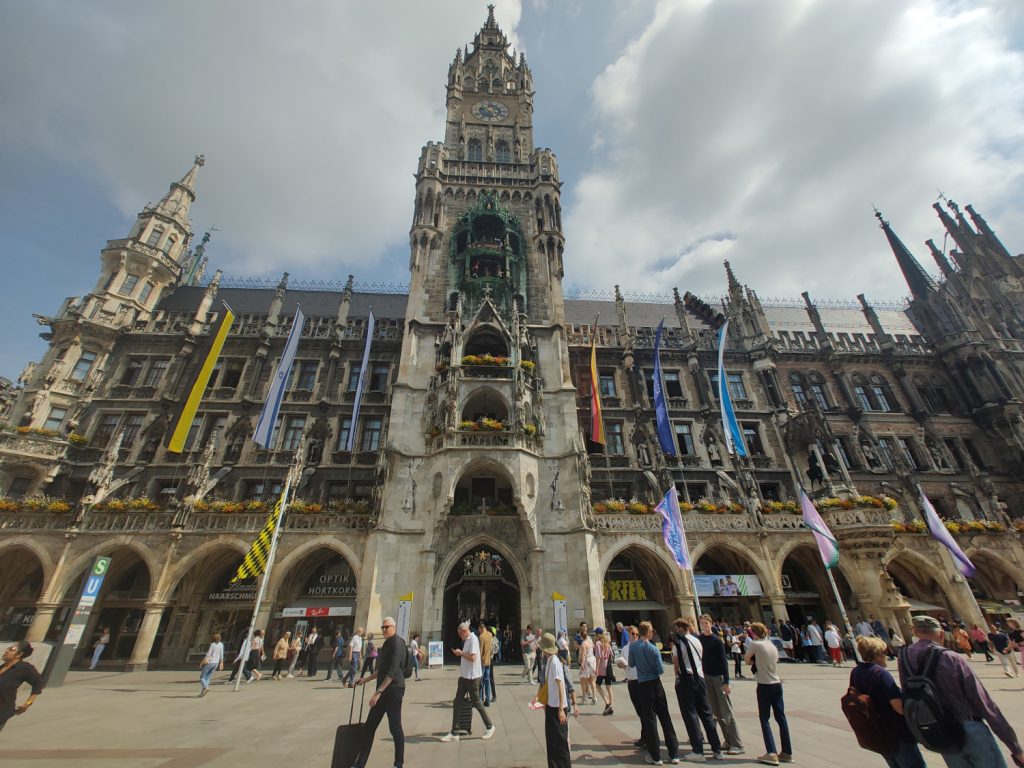 The Rathaus-Glockenspiel in Munich: A Complete Guide to the Famous ...